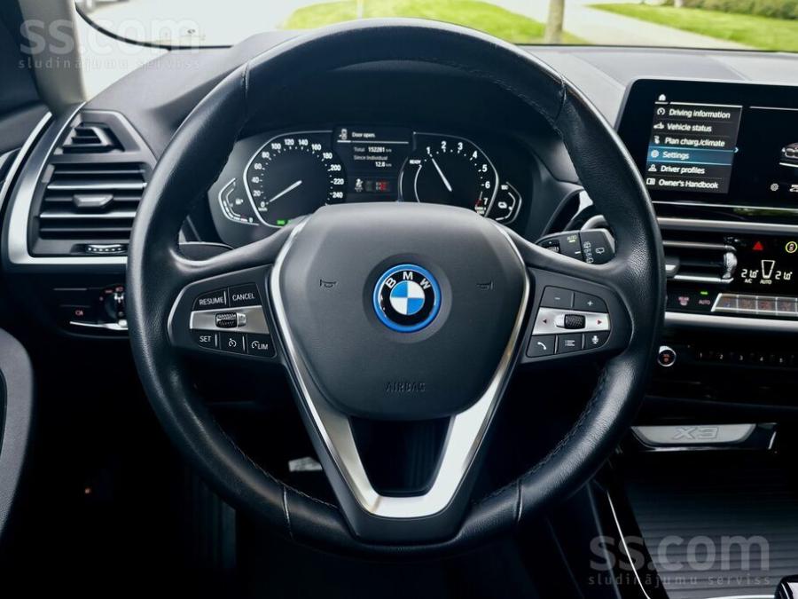 Black BMW X3 2021 in Riga, with an engine capacity of 2.00 L and mileage of 152 thousand km for 29990 €, photo 17 on AUTOMOTO.COM.LV