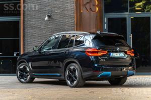 Black BMW X3 2021 in Riga, with an engine capacity of 3.00 L and mileage of 35 thousand km for 36900 €, photo 4 on AUTOMOTO.COM.LV
