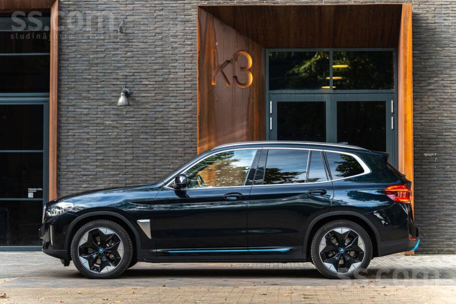 Black BMW X3 2021 in Riga, with an engine capacity of 3.00 L and mileage of 35 thousand km for 36900 €, photo 7 on AUTOMOTO.COM.LV