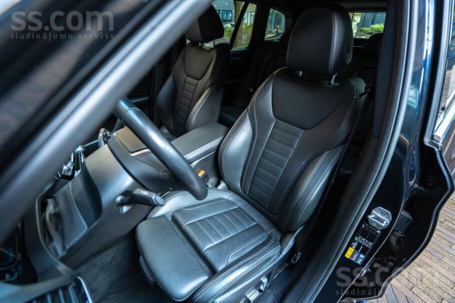 Black BMW X3 2021 in Riga, with an engine capacity of 3.00 L and mileage of 35 thousand km for 36900 €, photo 18 on AUTOMOTO.COM.LV