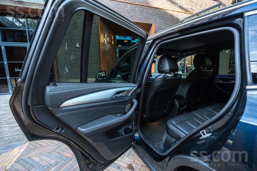 Black BMW X3 2021 in Riga, with an engine capacity of 3.00 L and mileage of 35 thousand km for 36900 €, photo 23 on AUTOMOTO.COM.LV