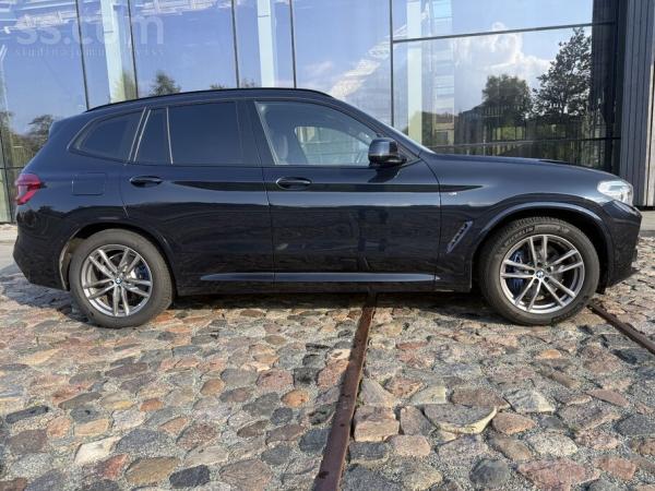 Black BMW X3 2021 in Riga, with an engine capacity of 3.00 L and mileage of 145 thousand km for 21950 €, photo 5 on AUTOMOTO.COM.LV