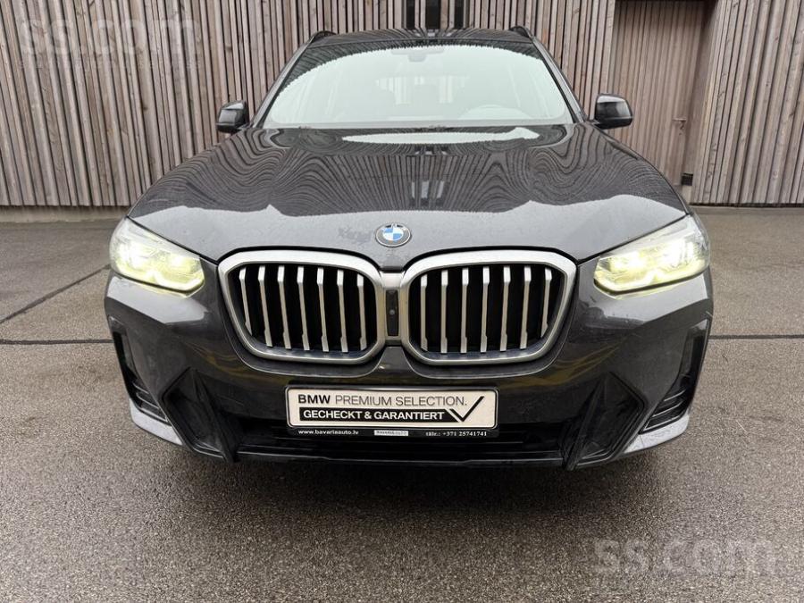 Black BMW X3 2022 in Riga, with an engine capacity of 3.00 L and mileage of 134 thousand km for 33999 €, photo 2 on AUTOMOTO.COM.LV