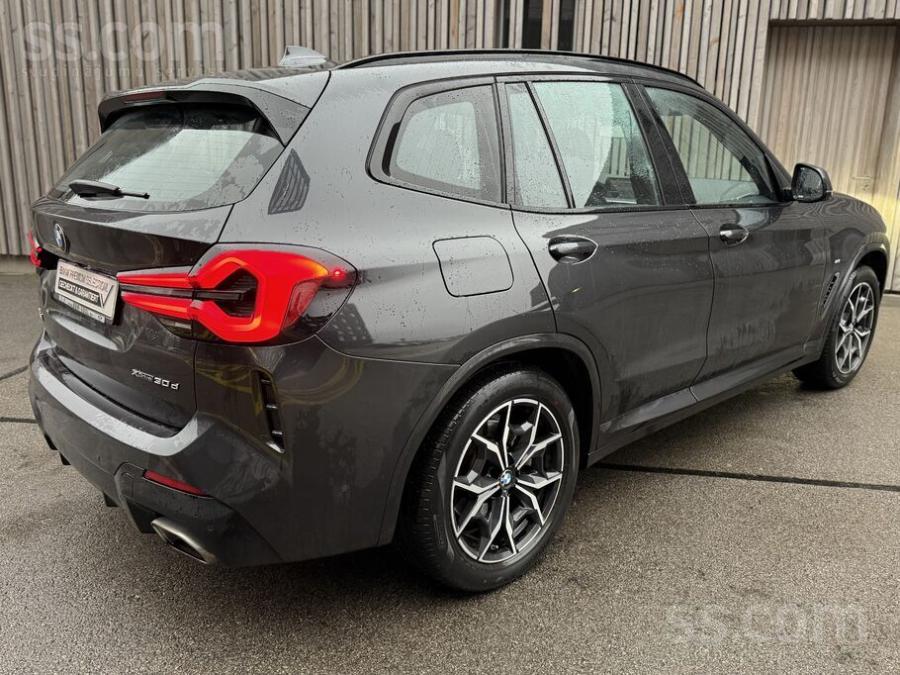 Black BMW X3 2022 in Riga, with an engine capacity of 3.00 L and mileage of 134 thousand km for 33999 €, photo 4 on AUTOMOTO.COM.LV