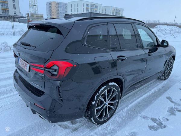Black BMW X3 2022 in Gargzdai, with an engine capacity of 3.00 L and mileage of 135 thousand km for 33900 €, photo 2 on AUTOMOTO.COM.LV