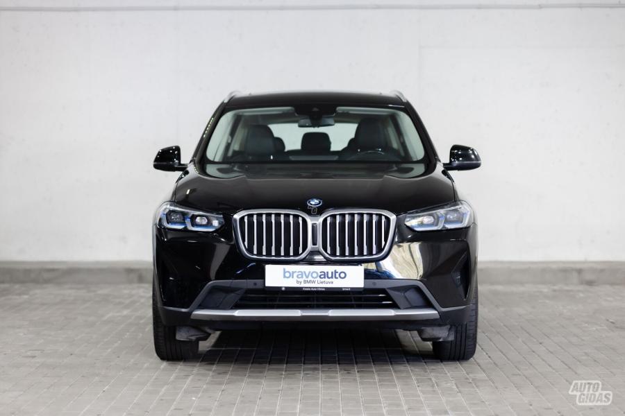 Black BMW X3 2022 in Vilnius, with an engine capacity of 2.00 L and mileage of 106 thousand km for 39985 €, photo 2 on AUTOMOTO.COM.LV
