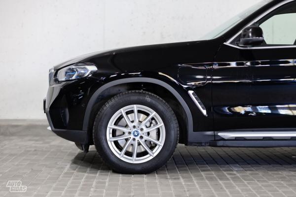 Black BMW X3 2022 in Vilnius, with an engine capacity of 2.00 L and mileage of 106 thousand km for 39985 €, photo 5 on AUTOMOTO.COM.LV