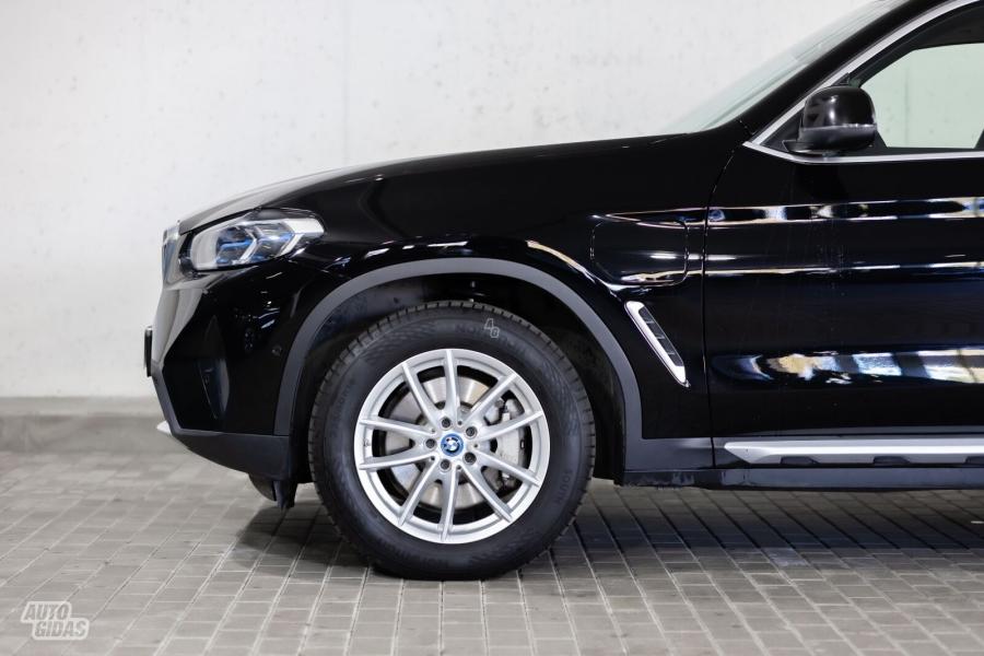 Black BMW X3 2022 in Vilnius, with an engine capacity of 2.00 L and mileage of 106 thousand km for 39985 €, photo 5 on AUTOMOTO.COM.LV