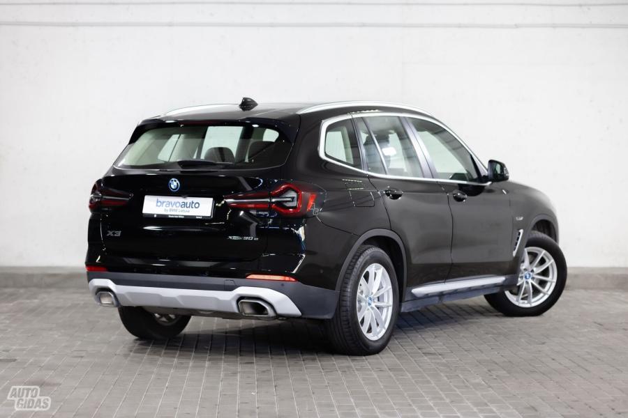 Black BMW X3 2022 in Vilnius, with an engine capacity of 2.00 L and mileage of 106 thousand km for 39985 €, photo 11 on AUTOMOTO.COM.LV