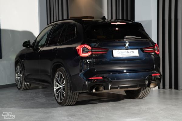 Black BMW X3 2022 in Kaunas, with an engine capacity of 2.00 L and mileage of 88 thousand km for 43992 €, photo 5 on AUTOMOTO.COM.LV