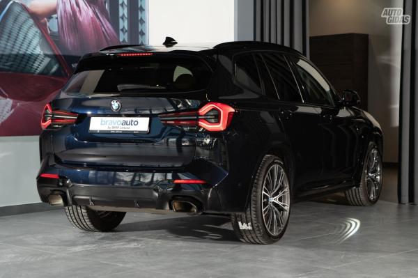 Black BMW X3 2022 in Kaunas, with an engine capacity of 2.00 L and mileage of 88 thousand km for 43992 €, photo 7 on AUTOMOTO.COM.LV