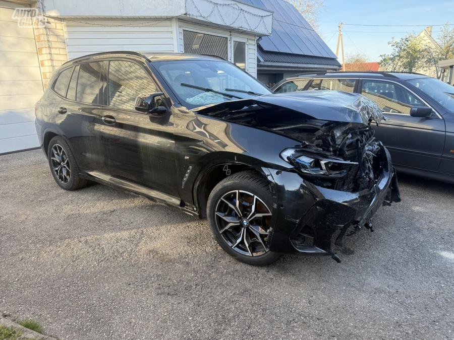 Black BMW X3 2022 in Radviliskis, with an engine capacity of 3.00 L and mileage of 58 thousand km for 17000 €, photo 3 on AUTOMOTO.COM.LV