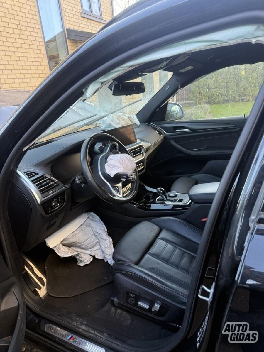 Black BMW X3 2022 in Radviliskis, with an engine capacity of 3.00 L and mileage of 58 thousand km for 17000 €, photo 9 on AUTOMOTO.COM.LV