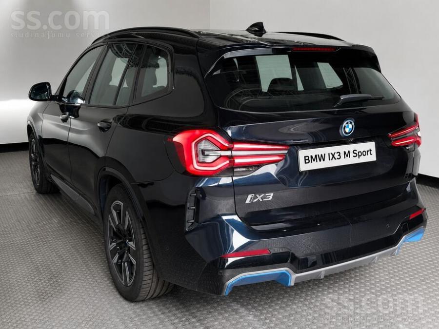 Black BMW X3 2022 in Riga, with an engine capacity of 3.00 L and mileage of 120 thousand km for 33500 €, photo 4 on AUTOMOTO.COM.LV