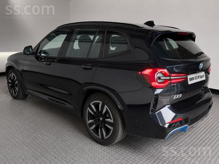 Black BMW X3 2022 in Riga, with an engine capacity of 3.00 L and mileage of 120 thousand km for 33500 €, photo 7 on AUTOMOTO.COM.LV