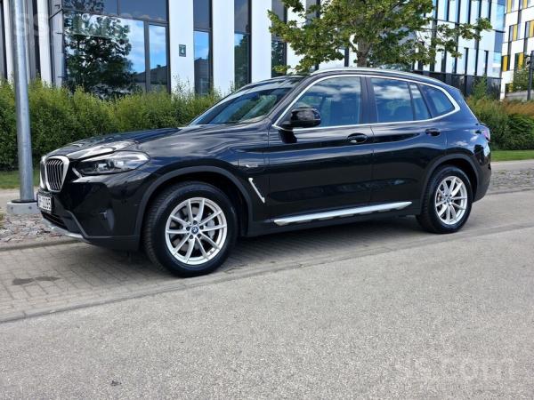 Black BMW X3 2022 in Riga, with an engine capacity of 2.00 L and mileage of 128 thousand km for 29990 €, photo 8 on AUTOMOTO.COM.LV