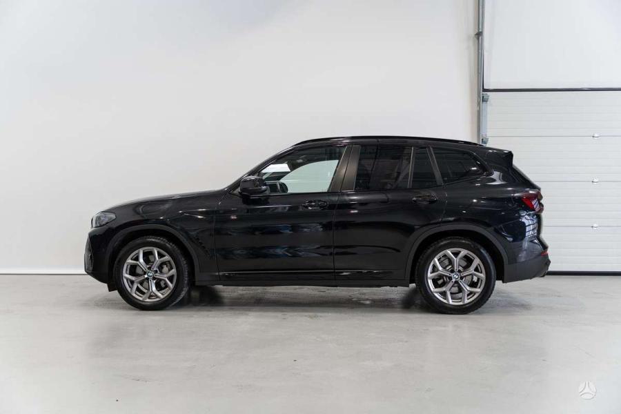 Melns BMW X3 2022 Viļņa, ar dzinēja tilpumu 2.00 L un nobraukumu 53 tūkst. km par 36990 €, foto 5 vietnē AUTOMOTO.COM.LV