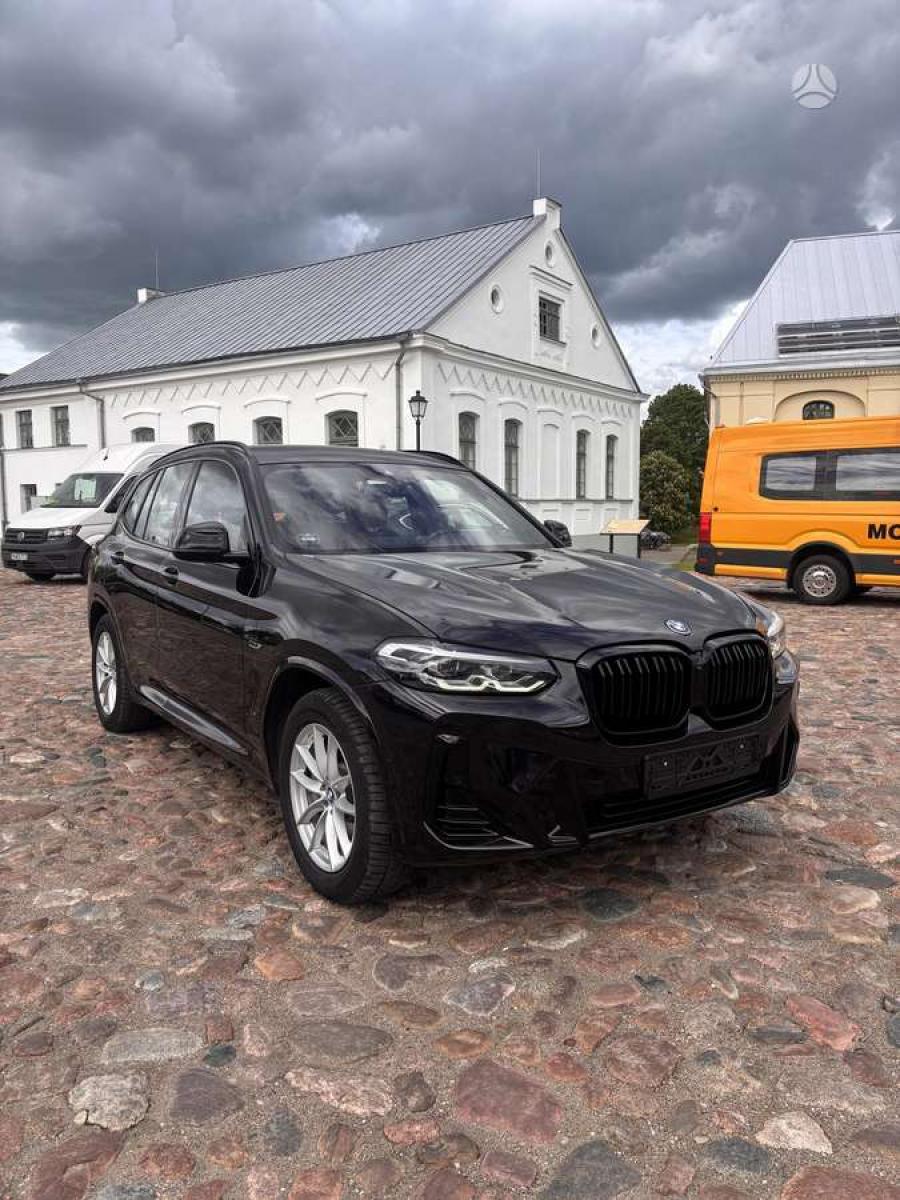 Black BMW X3 2022 in Kedainiai, with an engine capacity of 2.00 L and mileage of 93 thousand km for 31650 €, photo 1 on AUTOMOTO.COM.LV