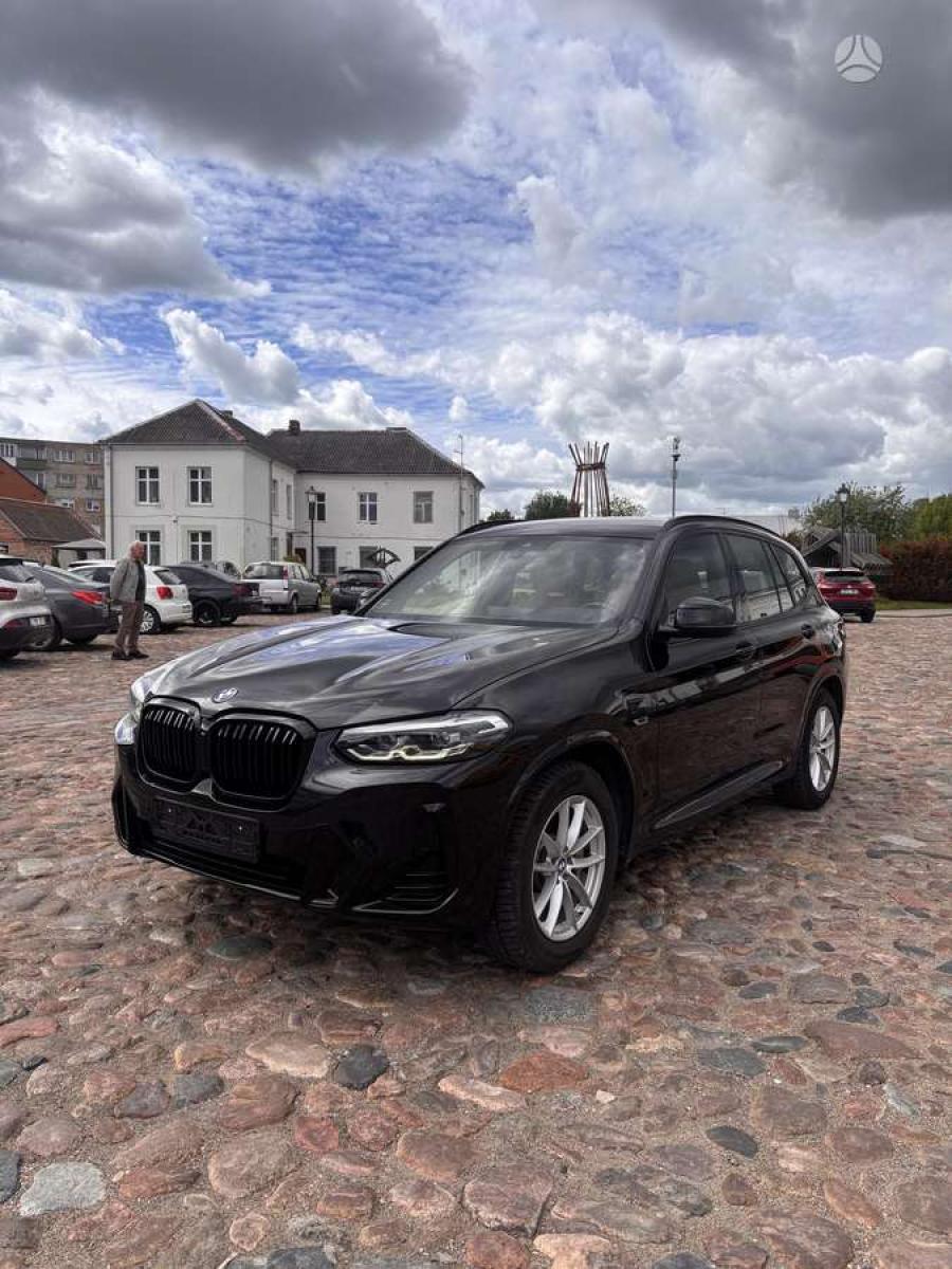Black BMW X3 2022 in Kedainiai, with an engine capacity of 2.00 L and mileage of 93 thousand km for 31650 €, photo 3 on AUTOMOTO.COM.LV