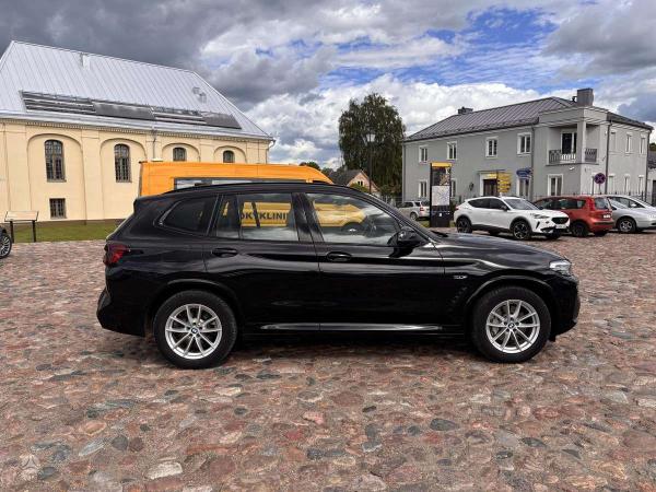 Black BMW X3 2022 in Kedainiai, with an engine capacity of 2.00 L and mileage of 93 thousand km for 31650 €, photo 6 on AUTOMOTO.COM.LV