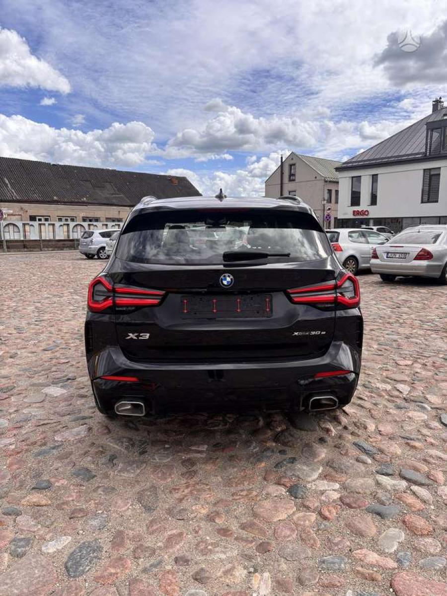 Black BMW X3 2022 in Kedainiai, with an engine capacity of 2.00 L and mileage of 93 thousand km for 31650 €, photo 8 on AUTOMOTO.COM.LV