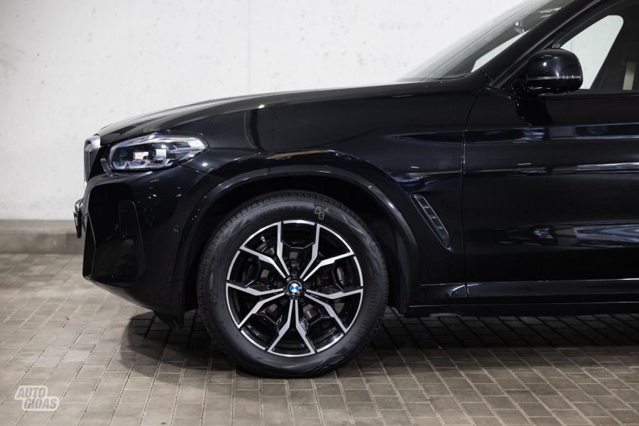 Black BMW X3 2022 in Vilnius, with an engine capacity of 2.00 L and mileage of 161 thousand km for 33991 €, photo 8 on AUTOMOTO.COM.LV