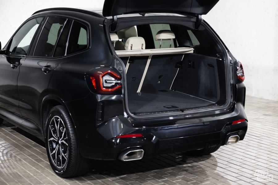 Black BMW X3 2022 in Vilnius, with an engine capacity of 2.00 L and mileage of 161 thousand km for 33991 €, photo 11 on AUTOMOTO.COM.LV
