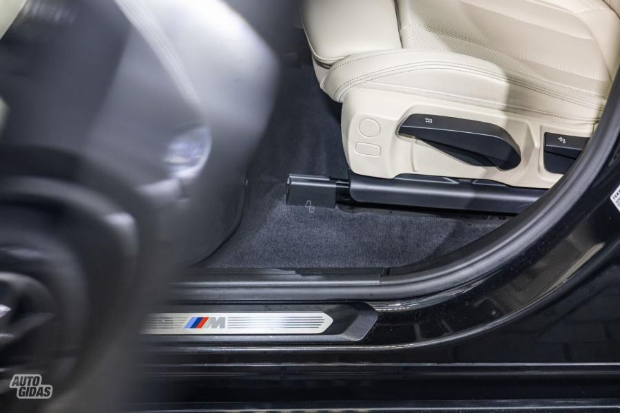 Black BMW X3 2022 in Vilnius, with an engine capacity of 2.00 L and mileage of 161 thousand km for 33991 €, photo 17 on AUTOMOTO.COM.LV