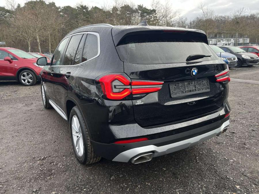 Black BMW X3 2023 in Vilnius, with an engine capacity of 2.00 L and mileage of 175 thousand km for 30500 €, photo 2 on AUTOMOTO.COM.LV