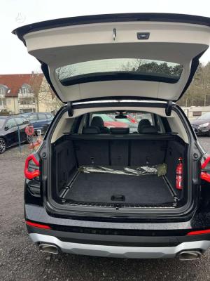 Black BMW X3 2023 in Vilnius, with an engine capacity of 2.00 L and mileage of 175 thousand km for 30500 €, photo 26 on AUTOMOTO.COM.LV