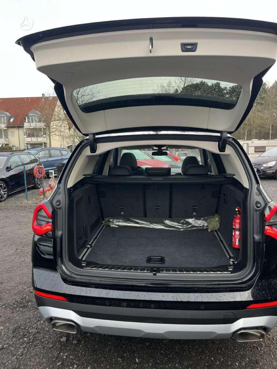 Black BMW X3 2023 in Vilnius, with an engine capacity of 2.00 L and mileage of 175 thousand km for 30500 €, photo 26 on AUTOMOTO.COM.LV