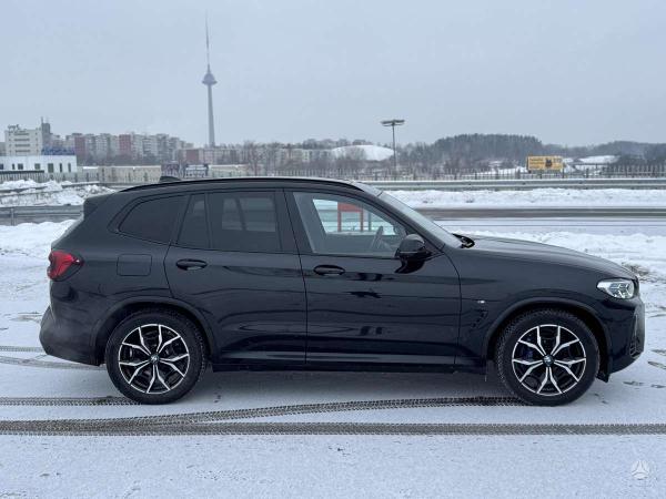 Black BMW X3 2023 in Vilnius, with an engine capacity of 2.99 L and mileage of 78 thousand km for 41799 €, photo 4 on AUTOMOTO.COM.LV