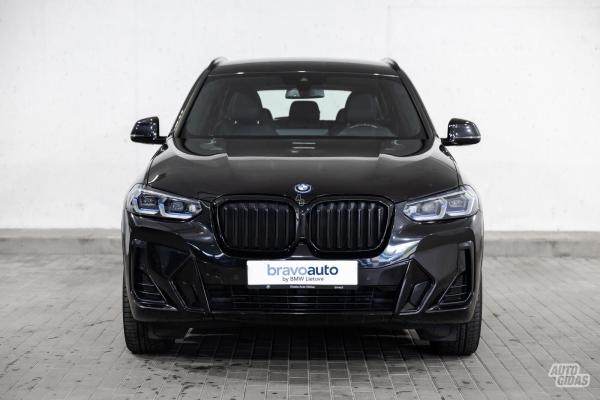 Black BMW X3 2023 in Vilnius, with an engine capacity of 2.00 L and mileage of 83 thousand km for 39991 €, photo 2 on AUTOMOTO.COM.LV