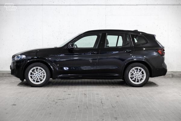 Black BMW X3 2023 in Vilnius, with an engine capacity of 2.00 L and mileage of 83 thousand km for 39991 €, photo 4 on AUTOMOTO.COM.LV