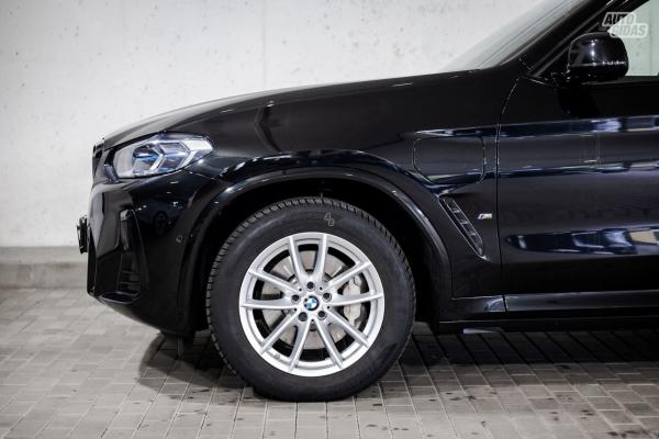 Black BMW X3 2023 in Vilnius, with an engine capacity of 2.00 L and mileage of 83 thousand km for 39991 €, photo 5 on AUTOMOTO.COM.LV