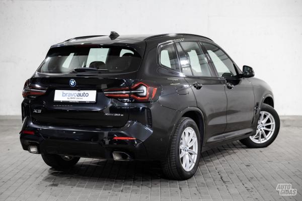 Black BMW X3 2023 in Vilnius, with an engine capacity of 2.00 L and mileage of 83 thousand km for 39991 €, photo 8 on AUTOMOTO.COM.LV