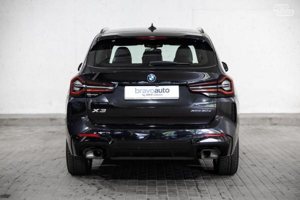 Black BMW X3 2023 in Vilnius, with an engine capacity of 2.00 L and mileage of 83 thousand km for 39991 €, photo 10 on AUTOMOTO.COM.LV