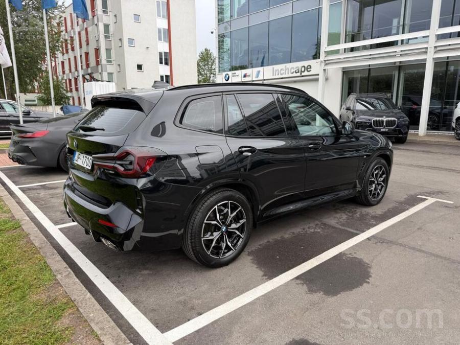Black BMW X3 2023 in Riga, with an engine capacity of 2.00 L and mileage of 35 thousand km for 47000 €, photo 3 on AUTOMOTO.COM.LV