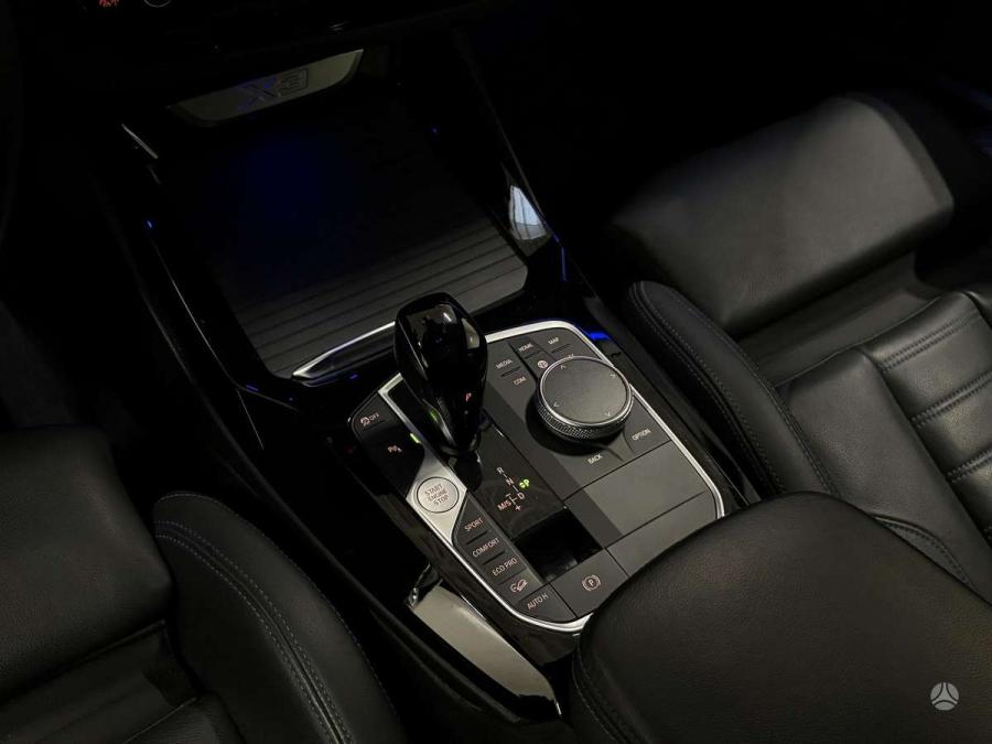 Black BMW X3 2023 in Vilnius, with an engine capacity of 2.99 L and mileage of 84 thousand km for 43499 €, photo 24 on AUTOMOTO.COM.LV
