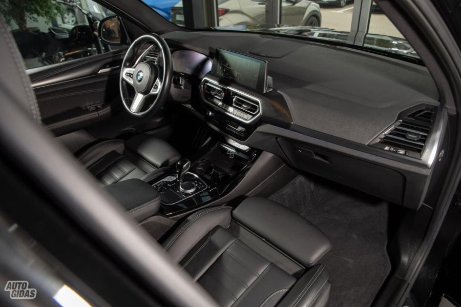 Black BMW X3 2023 in Kaunas, with an engine capacity of 2.00 L and mileage of 68 thousand km for 41771 €, photo 22 on AUTOMOTO.COM.LV