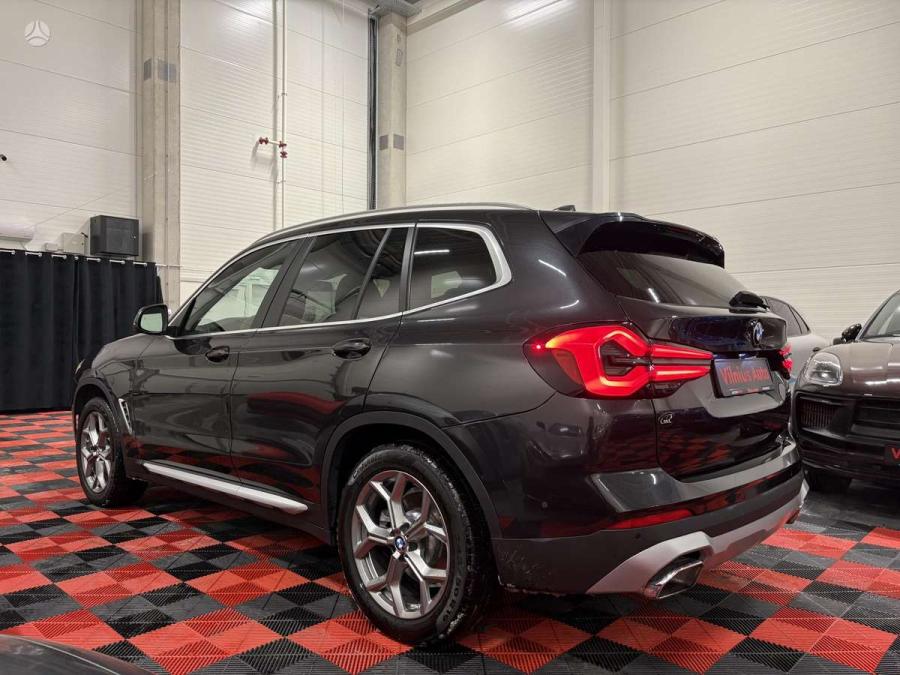 Black BMW X3 2024 in Vilnius, with an engine capacity of 2.00 L and mileage of 18 thousand km for 35900 €, photo 6 on AUTOMOTO.COM.LV