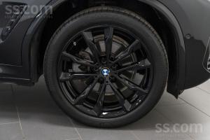 Black BMW X3 2024 in Riga, with an engine capacity of 2.00 L and mileage of 47 thousand km for 48500 €, photo 33 on AUTOMOTO.COM.LV
