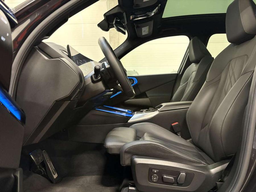 Black BMW X3 2025 in Vilnius, with an engine capacity of 1.20 L and mileage of 13 thousand km for 49999 €, photo 15 on AUTOMOTO.COM.LV