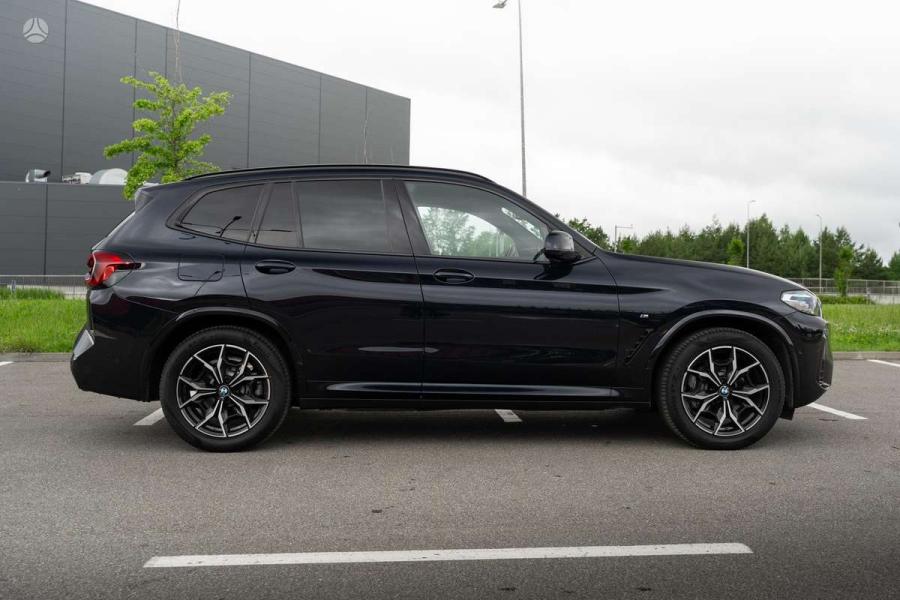 Blue BMW X3 2023 in Vilnius, with an engine capacity of 3.00 L and mileage of 175 thousand km for 30900 €, photo 4 on AUTOMOTO.COM.LV