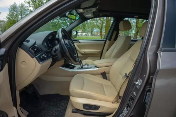 Brown BMW X3 2011 in Liepaja, with an engine capacity of 3.00 L and mileage of 323 thousand km for 8950 €, photo 8 on AUTOMOTO.COM.LV