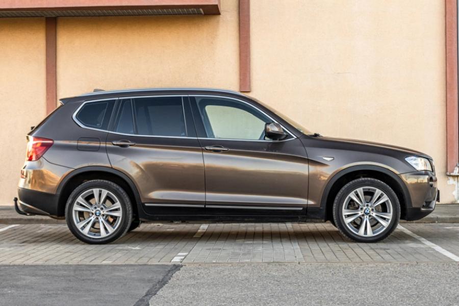 Brown BMW X3 2012 in Riga, with an engine capacity of 3.00 L and mileage of 266 thousand km for 12990 €, photo 46 on AUTOMOTO.COM.LV