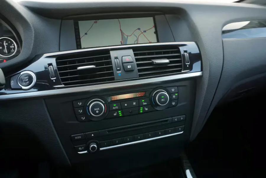 Brown BMW X3 2012 in Riga, with an engine capacity of 3.00 L and mileage of 252 thousand km for 13700 €, photo 20 on AUTOMOTO.COM.LV