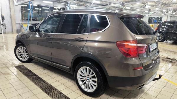 Brown BMW X3 2013 in Vilnius, with an engine capacity of 2.00 L and mileage of 276 thousand km for 9700 €, photo 8 on AUTOMOTO.COM.LV