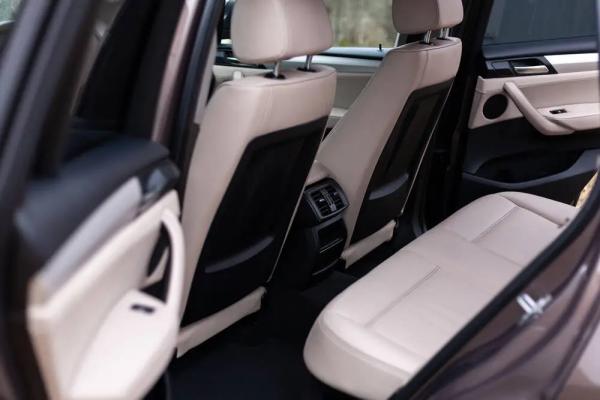 Brown BMW X3 2013 in Riga, with an engine capacity of 2.00 L and mileage of 244 thousand km for 9995 €, photo 9 on AUTOMOTO.COM.LV