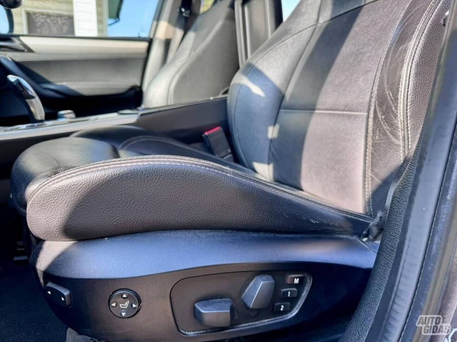 BMW X3 2013 in Panevezys, with an engine capacity of 3.00 L and mileage of 370 thousand km for 9000 €, photo 6 on AUTOMOTO.COM.LV